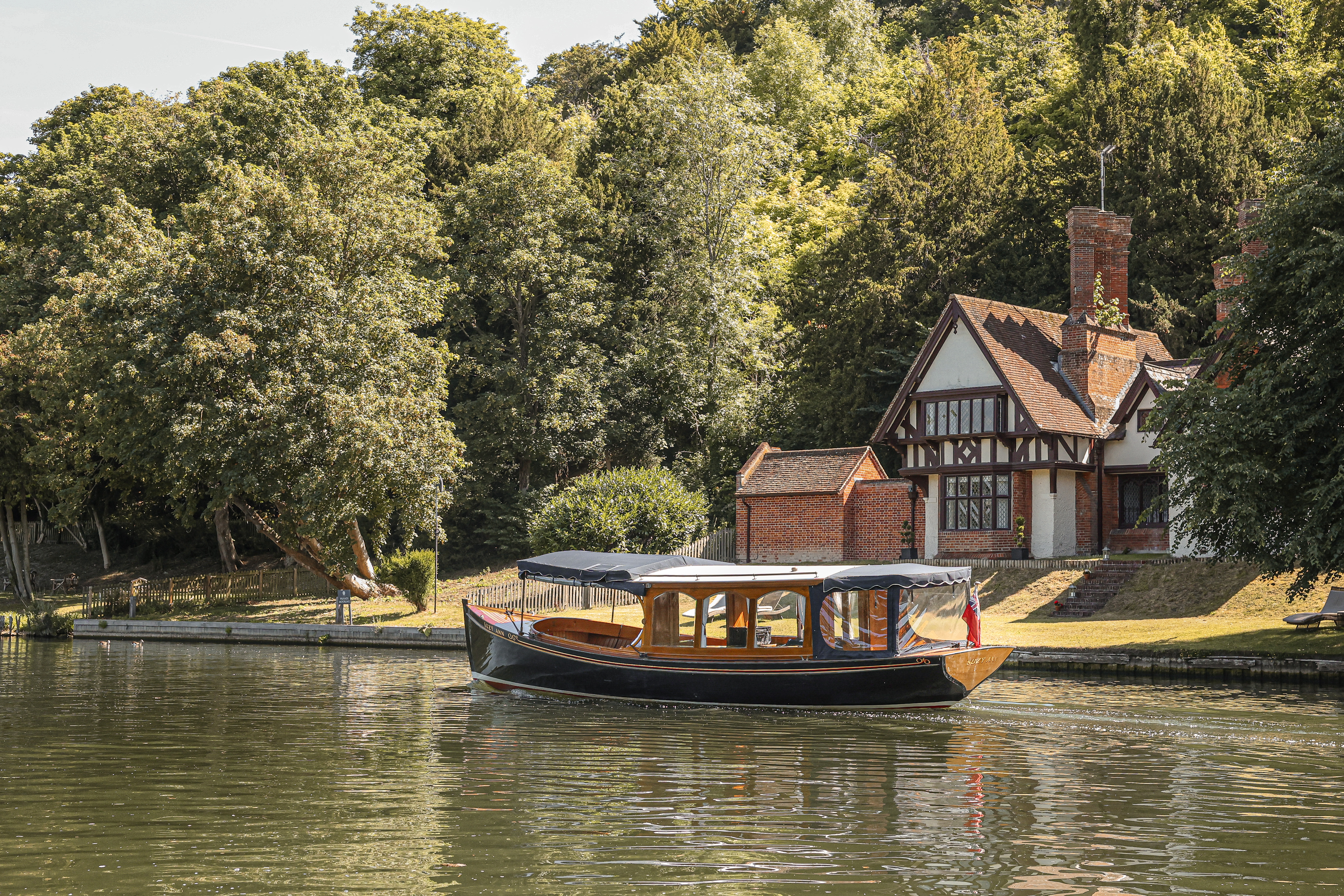 Luxury Boat Hire in Berkshire | Cliveden House, Taplow